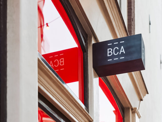 Vintage photo booths Amsterdam // Your Little Black Book