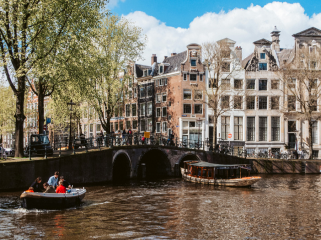 Bankjes met uitzicht in Amsterdam // Your Little Black Book